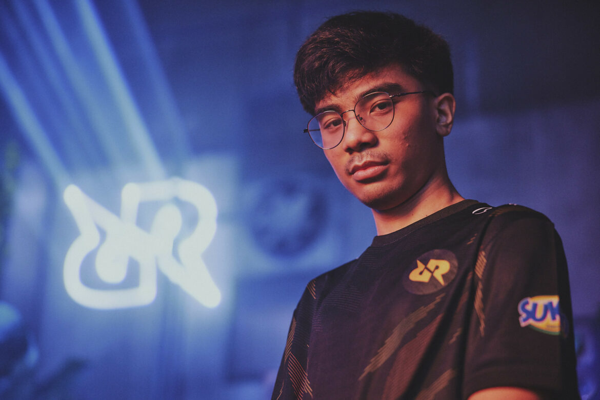 Rex Regum Qeon bid farewell to EJAY - VALO2ASIA